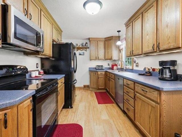 house with 4 bedroom, West Springfield MA ES105140942
