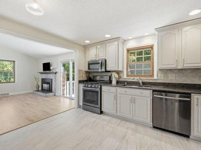 house with 4 bedroom, West Springfield MA ES103250669