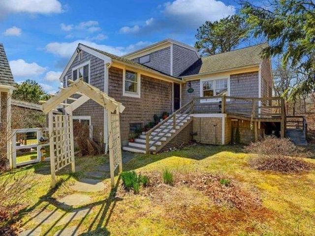 house with 4 bedroom, West Tisbury MA DLS102960259
