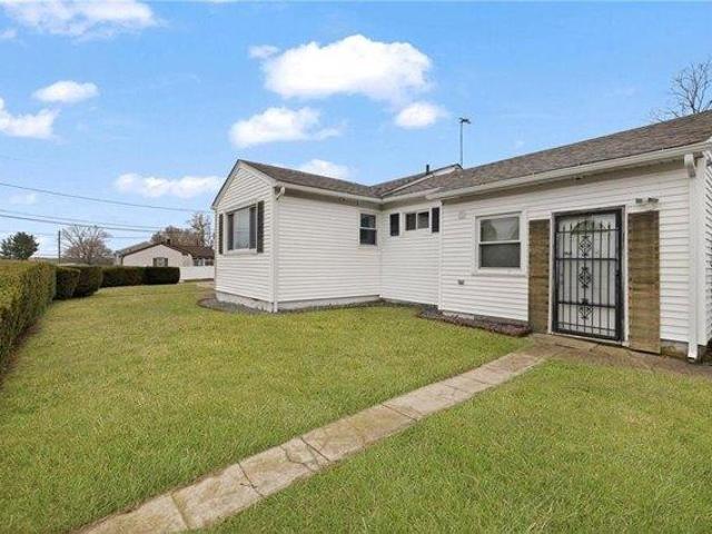 house with 4 bedroom, West Warwick RI DLS102529260
