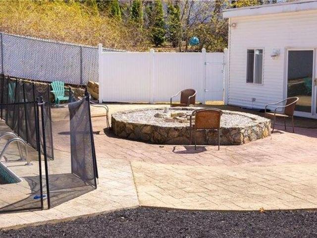 house with 4 bedroom, West Warwick RI DLS102670387