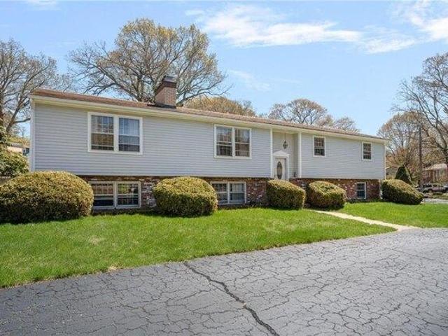 house with 4 bedroom, West Warwick RI DLS102777782