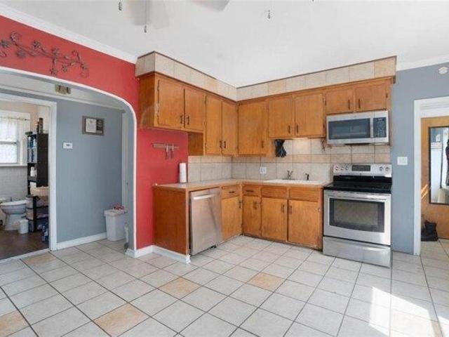 house with 4 bedroom, West Warwick RI ES103019900