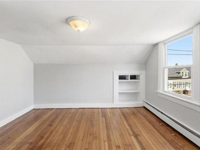 house with 4 bedroom, West Warwick RI ES103249263