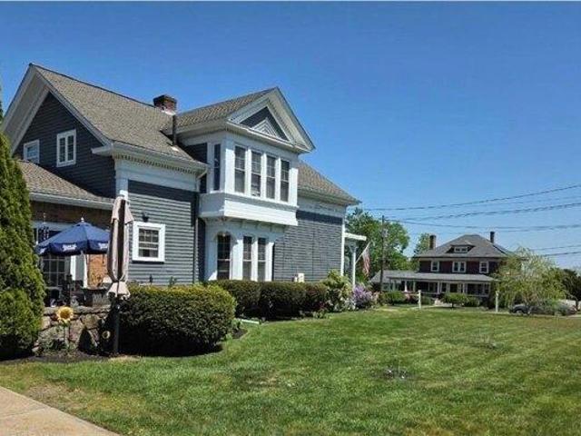 house with 4 bedroom, West Warwick RI ES103250972