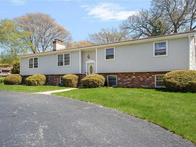 house with 4 bedroom, West Warwick RI ES104543056