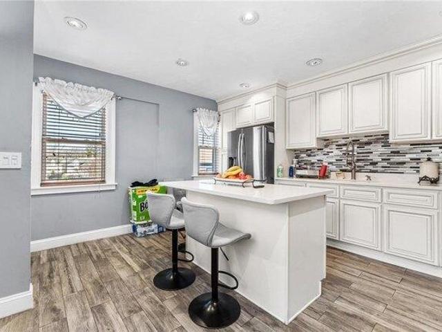 house with 4 bedroom, West Warwick RI ES104236445