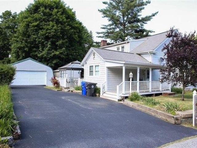 house with 4 bedroom, West Warwick RI ES105095599