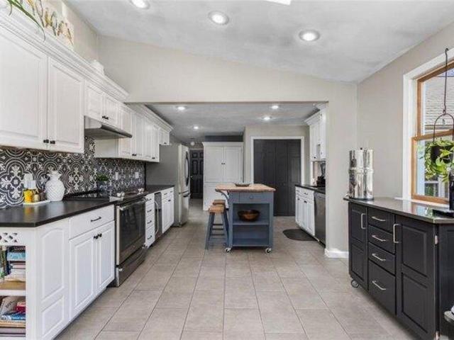 house with 4 bedroom, West Warwick RI ES105156140