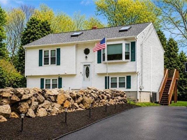 house with 4 bedroom, Westerly RI ES104043665