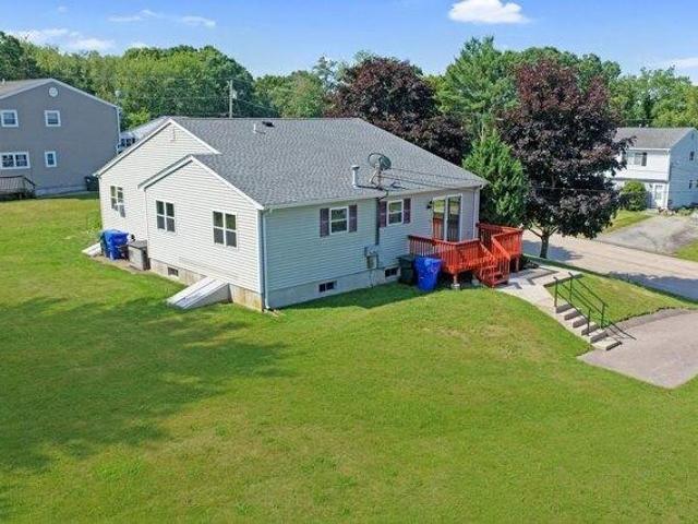 house with 4 bedroom, Westerly RI ES105125452