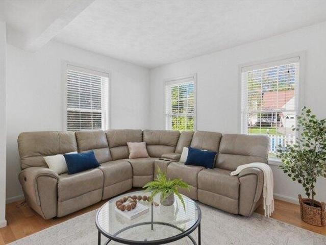 house with 4 bedroom, Westford MA ES103430933