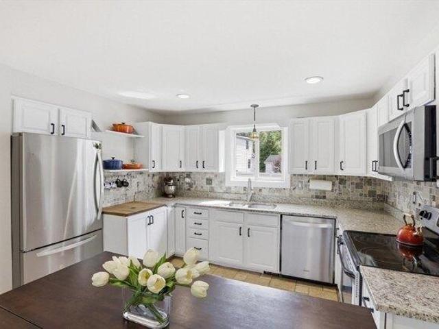 house with 4 bedroom, Westford MA ES104189817