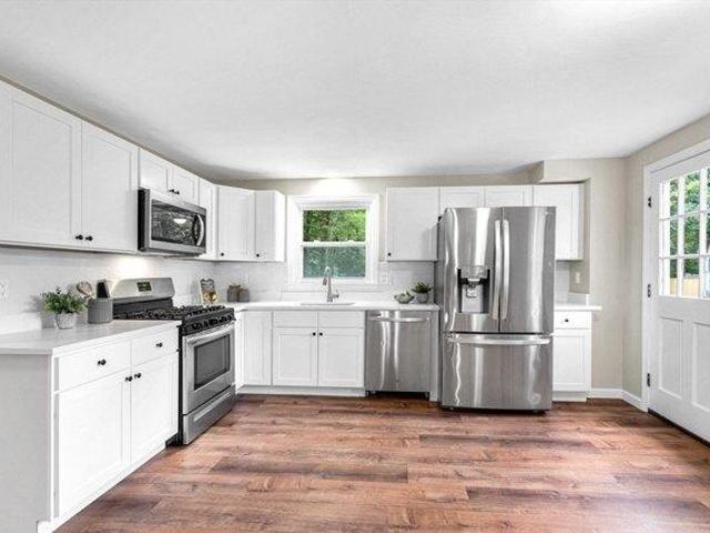 house with 4 bedroom, Westford MA ES104232533