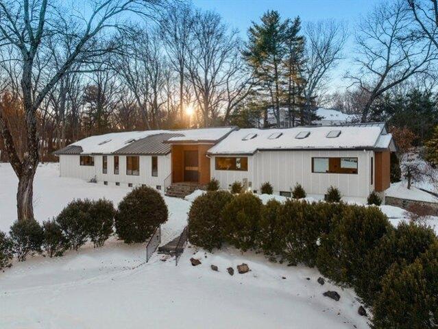 house with 4 bedroom, Weston MA DLS102215740
