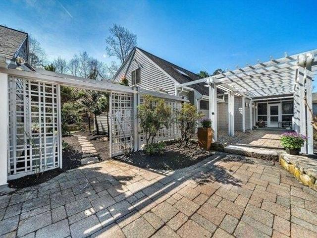 house with 4 bedroom, Weston MA ES104482200