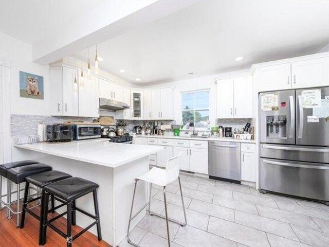 house with 4 bedroom, Weston MA ES104513066