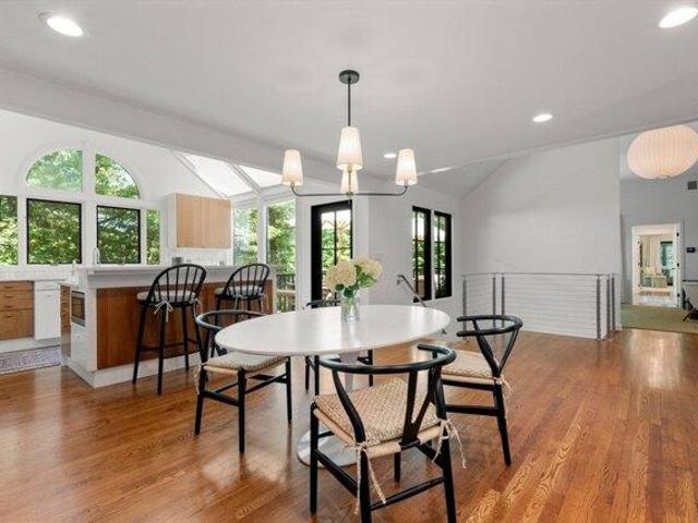 house with 4 bedroom, Weston MA ES105125734