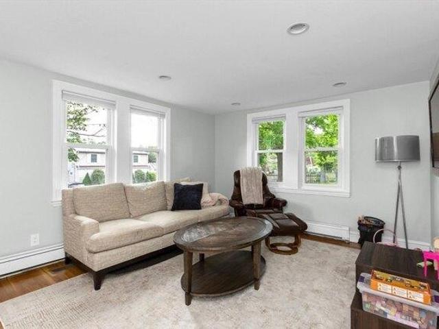 house with 4 bedroom, Westwood MA ES103220866