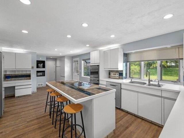 house with 4 bedroom, Westwood MA ES104903468