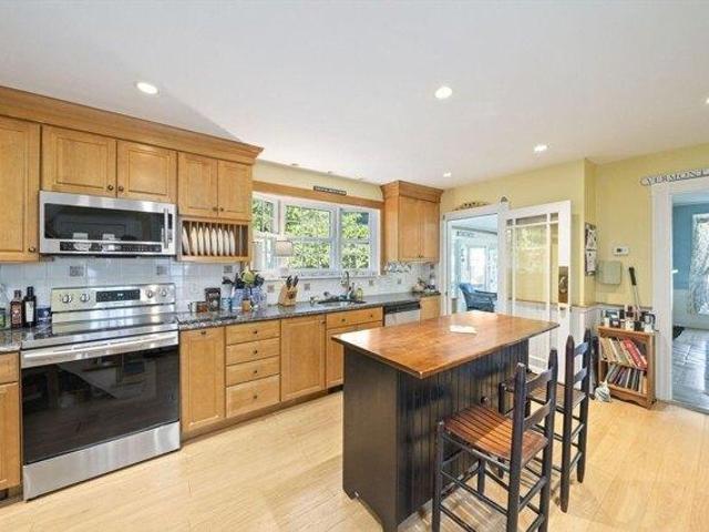 house with 4 bedroom, Weymouth MA DS104479517
