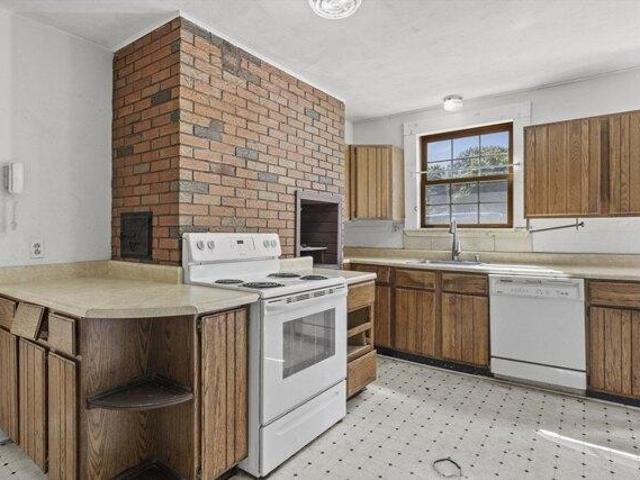 house with 4 bedroom, Weymouth MA ES103017840