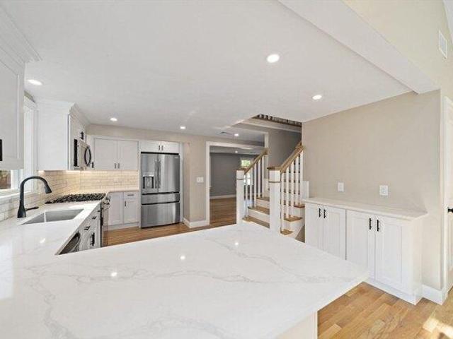house with 4 bedroom, Weymouth MA ES103928003