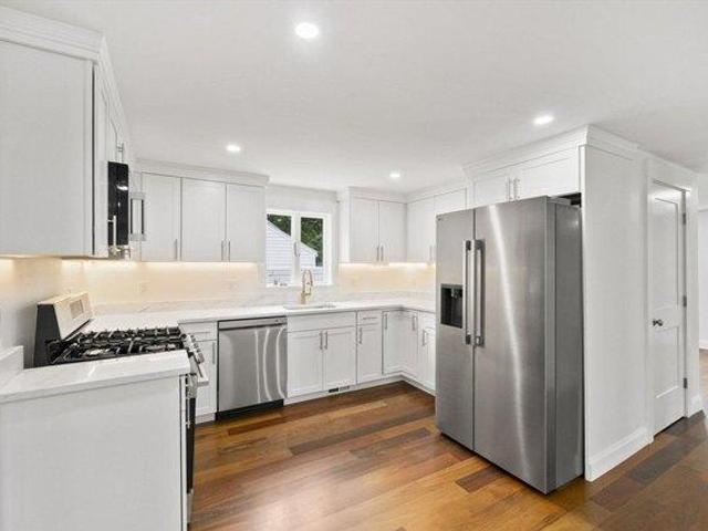 house with 4 bedroom, Weymouth MA ES104920827