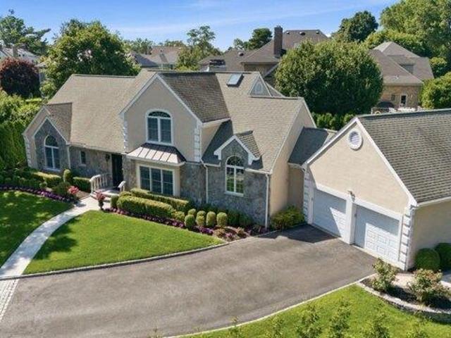 house with 4 bedroom, White Plains NY ES104900270