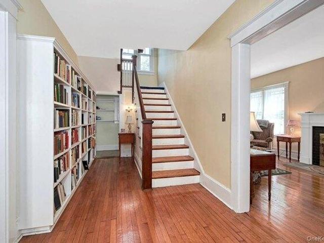 house with 4 bedroom, White Plains NY ES104908145
