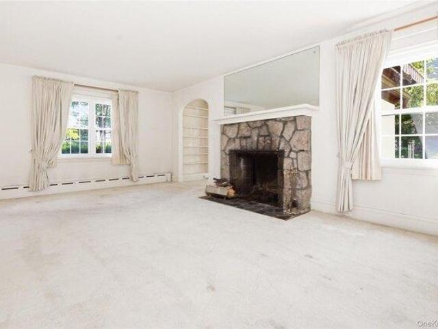 house with 4 bedroom, White Plains NY ES105202876