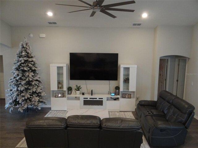 house with 4 bedroom, Winter Haven FL DLS92381668