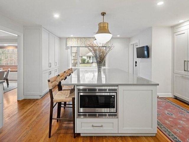 house with 4 bedroom, Winchester MA DLS102823336
