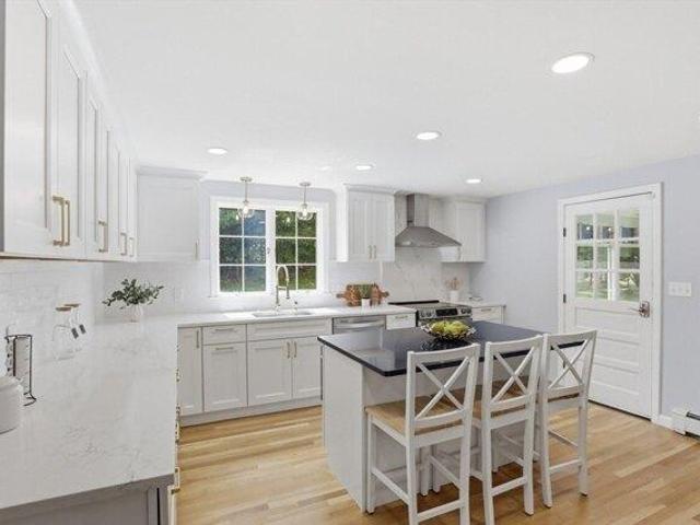 house with 4 bedroom, Winchester MA ES105109161