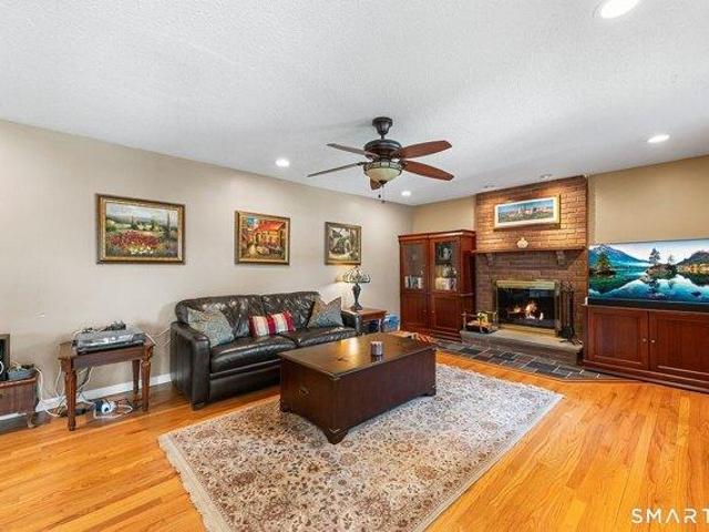 house with 4 bedroom, Windsor CT ES103440485