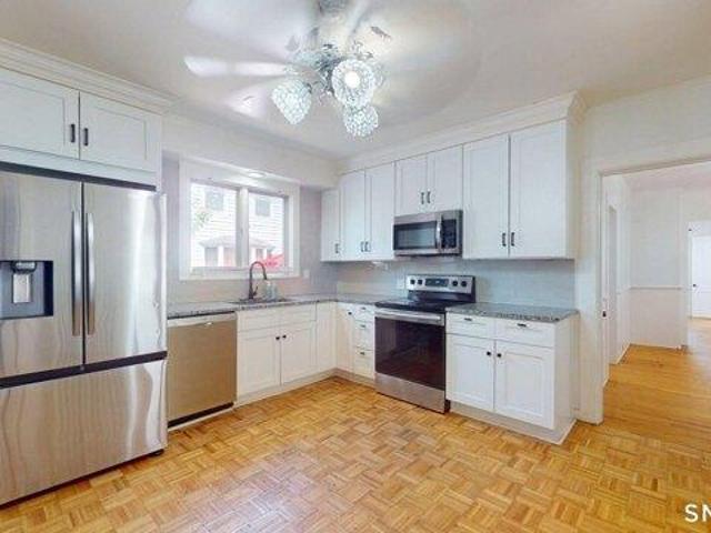 house with 4 bedroom, Windsor Locks CT ES104852905