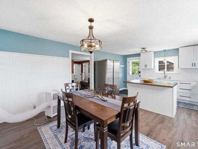 house with 4 bedroom, Windsor Locks CT ES105113839
