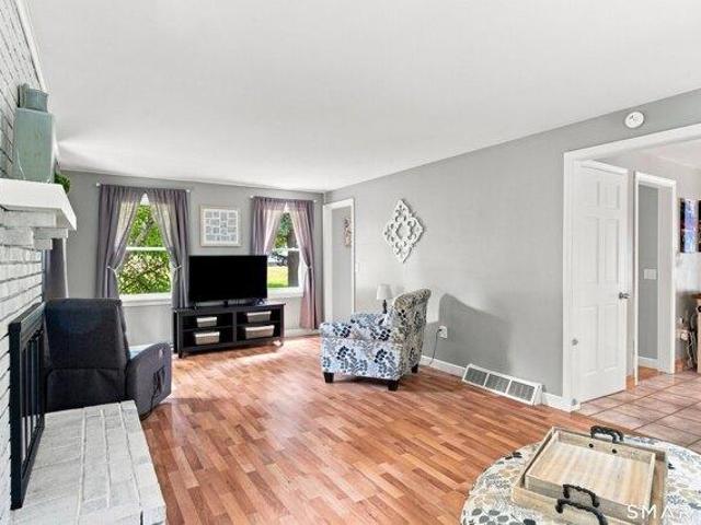 house with 4 bedroom, Windsor Locks CT ES105206225