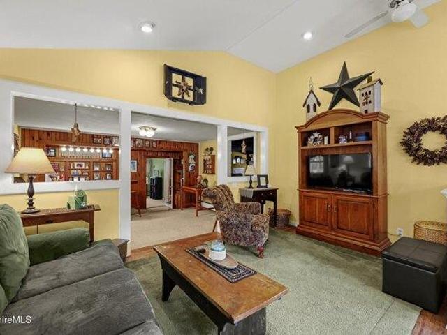 house with 4 bedroom, Williamstown MA ES103187515