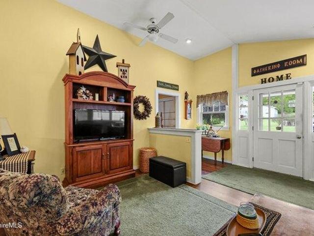 house with 4 bedroom, Williamstown MA ES105140824