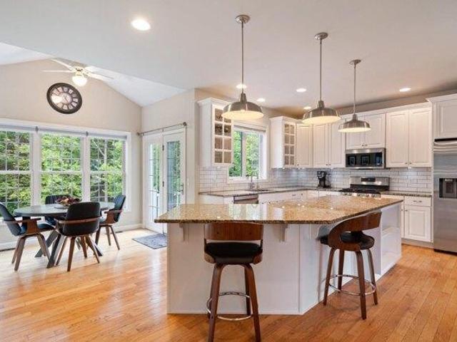 house with 4 bedroom, Williston VT ES104869686