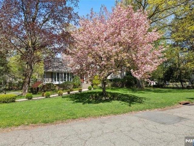 house with 4 bedroom, Woodcliff Lake NJ DLS101628097