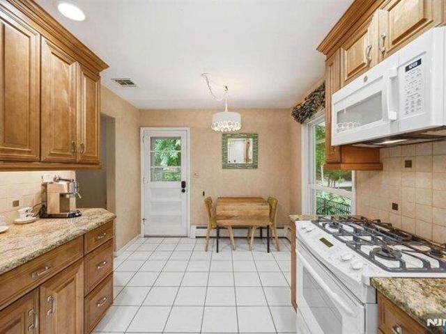 house with 4 bedroom, Woodcliff Lake NJ DS104409978