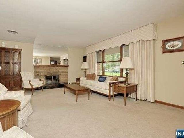 house with 4 bedroom, Woodcliff Lake NJ ES104411249