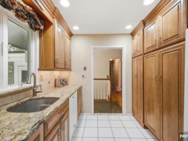 house with 4 bedroom, Woodcliff Lake NJ ES105140950