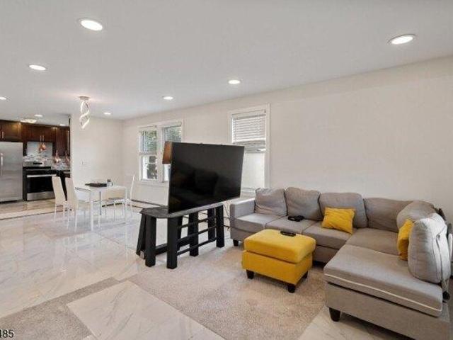 house with 4 bedroom, Woodbridge NJ DLS101705351