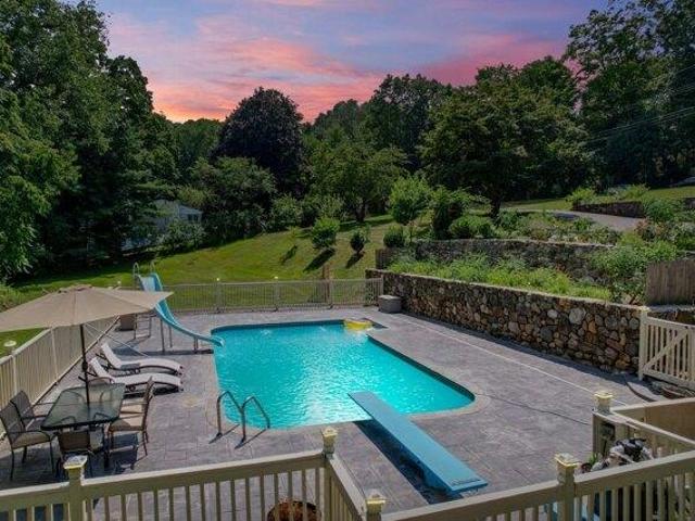 house with 4 bedroom, Woodbridge CT ES104116014