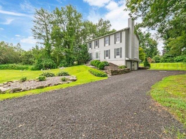 house with 4 bedroom, Woodbury CT DLS101631285