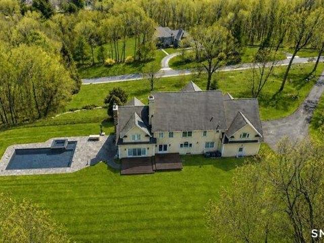 house with 4 bedroom, Woodbury CT DLS102585291