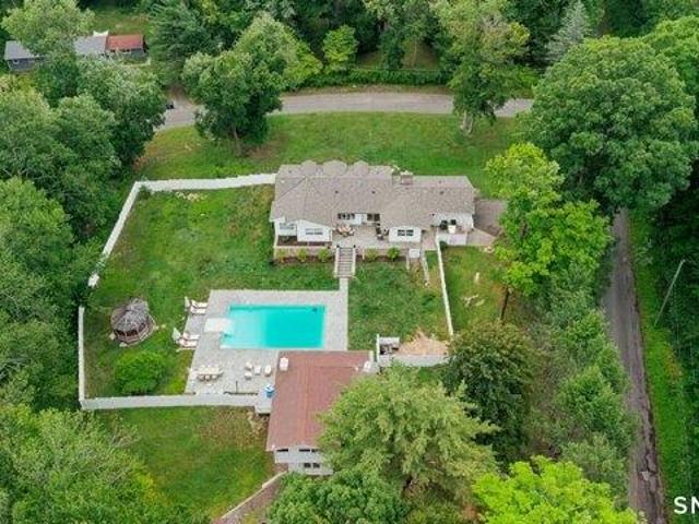 house with 4 bedroom, Woodbury CT ES104444212